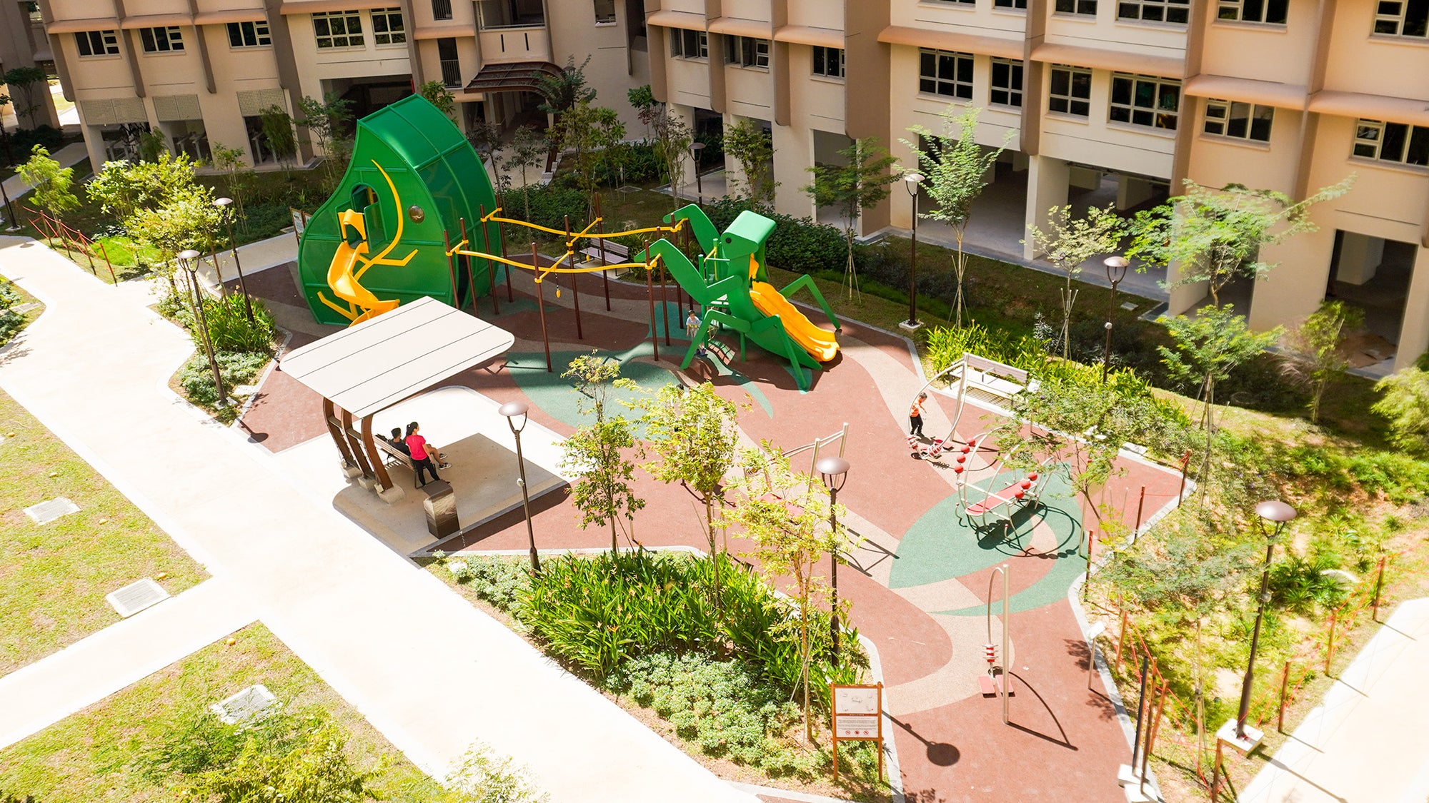 Tengah Garden Court: Praying Mantis – CT-Art Creation